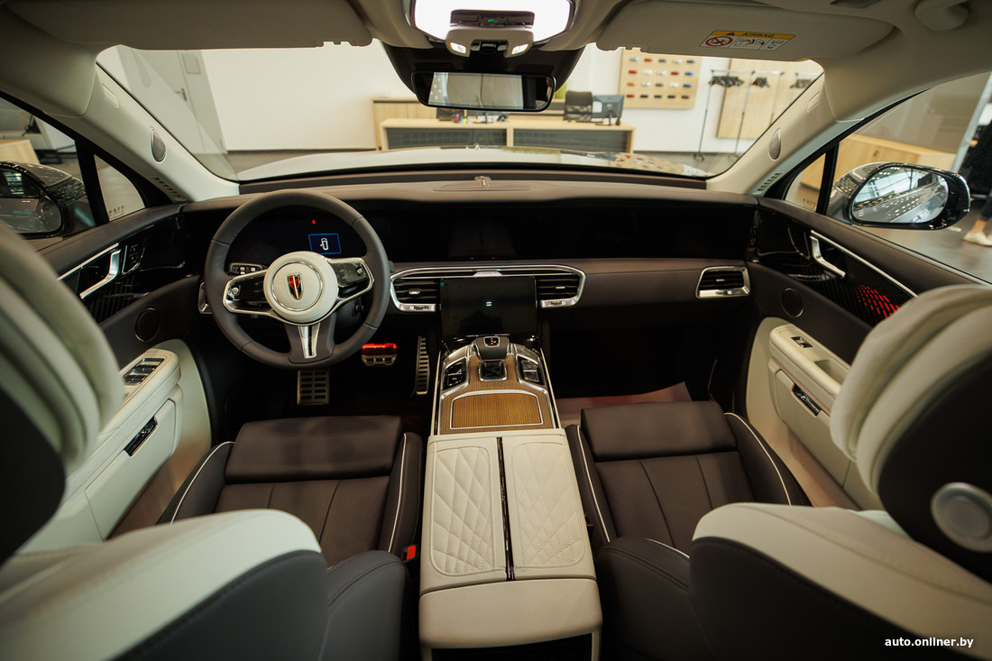 В Минске открыли салон Hongqi