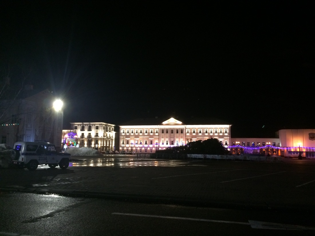 В Полоцке упала главная городская елка. Фотофакт