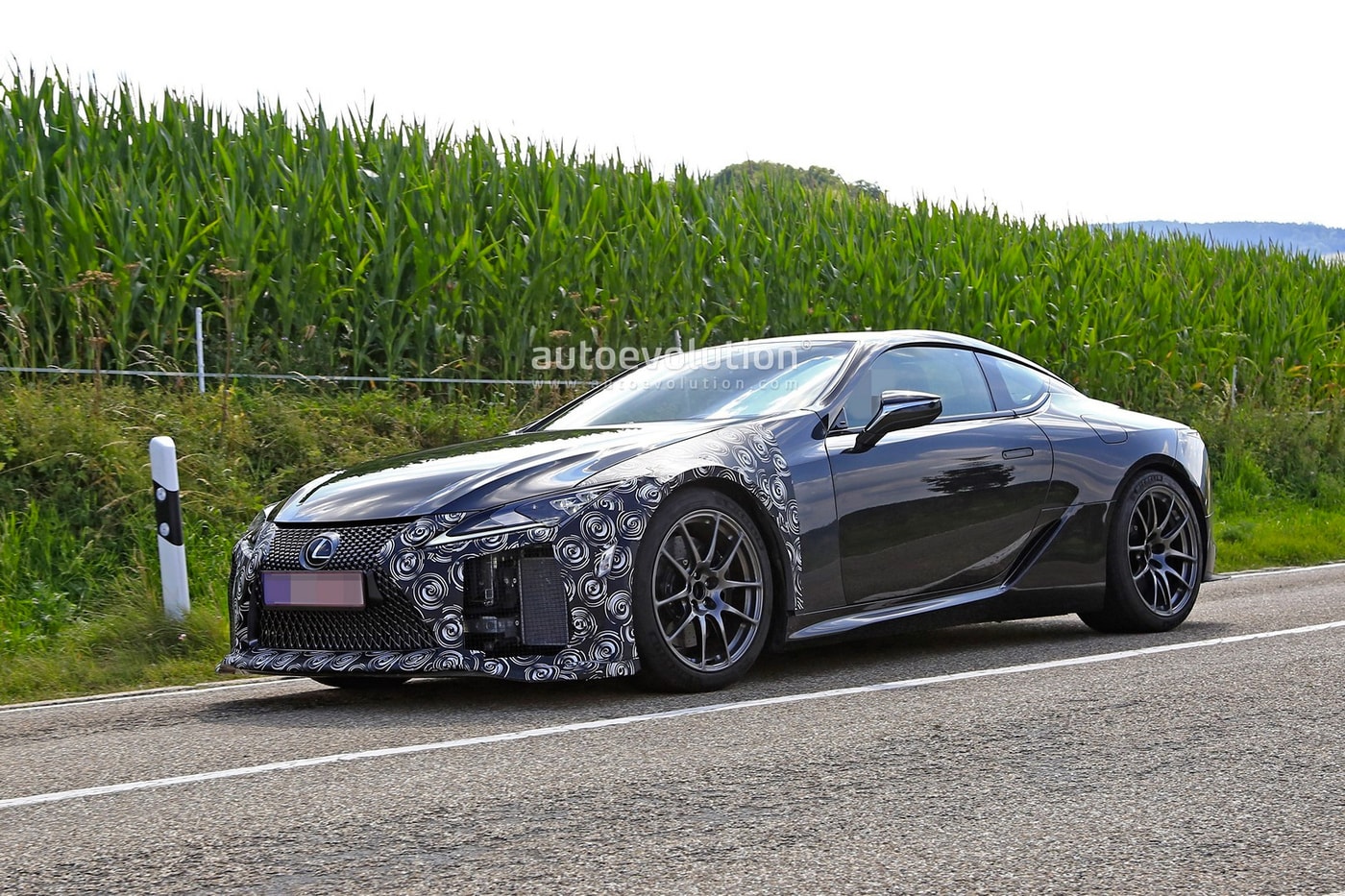 Шпионы впервые сфотографировали Lexus LC F