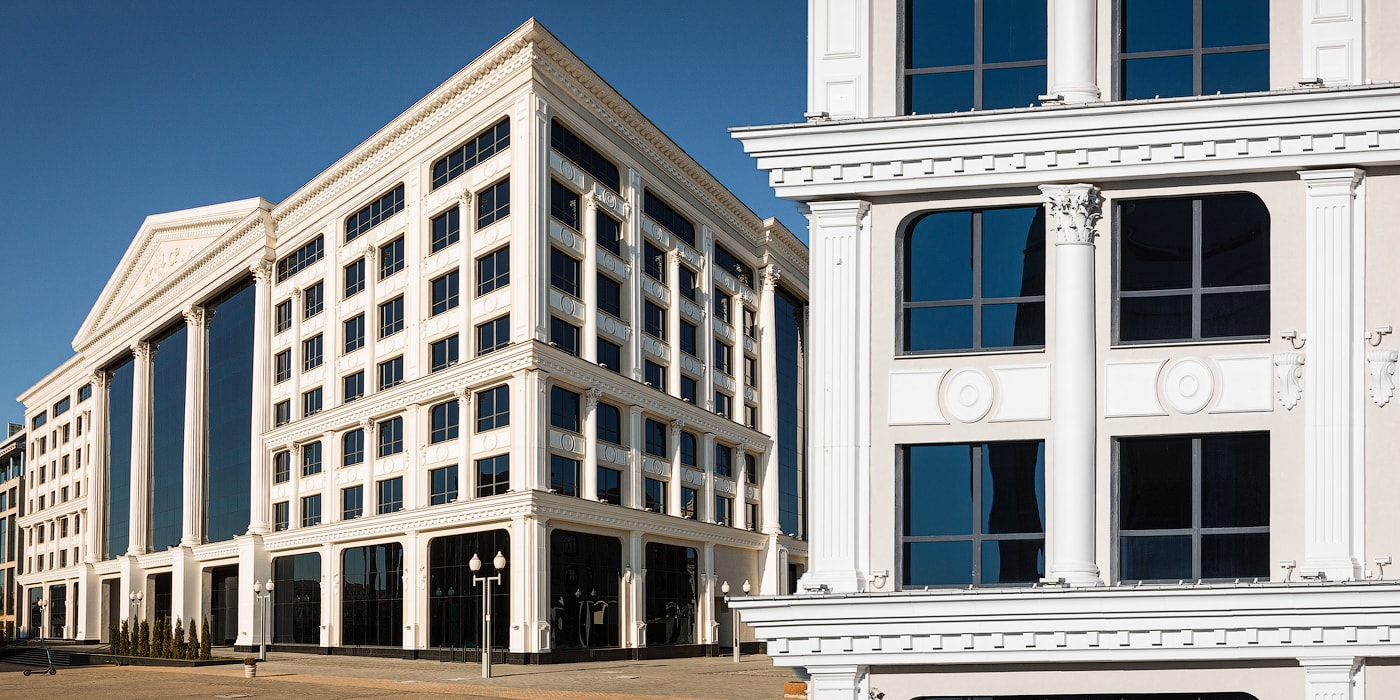 Теперь это Capital Palace. Что слышно про здание на Октябрьской площади