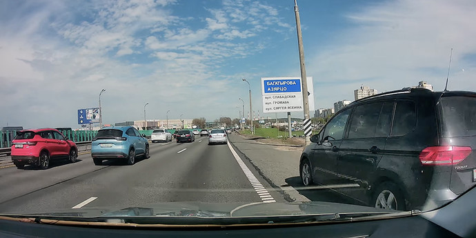 На МКАД появилась четвертая полоса? Некоторые водители так решили
